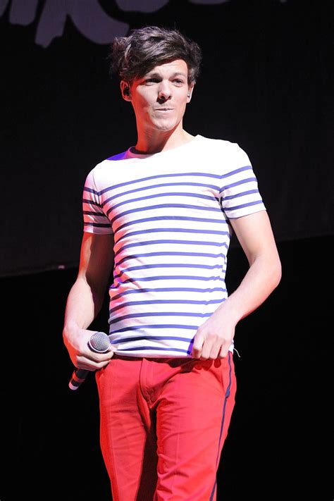 Louis Tomlinson Posing With Shirt Open – Naked Male Celebrities