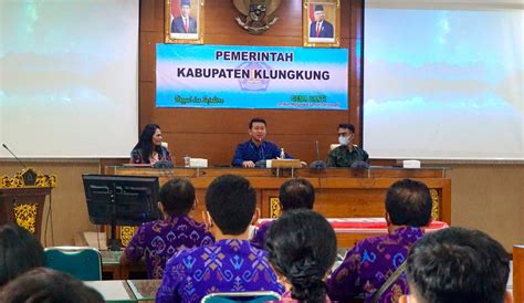 Bupati Suwirta Teken Komitmen Bersama Gerakan Menuju Klungkung Smart