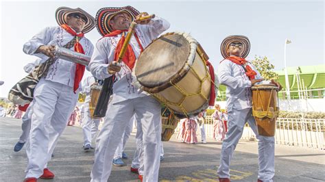 Máscaras Por Mascarillas La Pandemia Le Baja El Ritmo A Los Carnavales