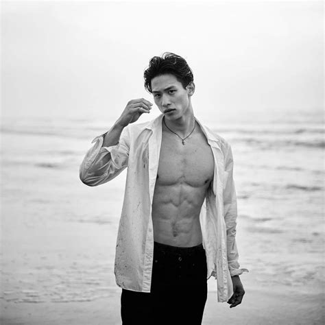 中道理央也さんのインスタグラム写真 中道理央也instagram 「海で撮影しました！！ 今年の夏は絶対に海行くって決めてます😎