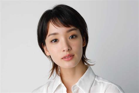 剛力彩芽が映画主演 23年公開『女子大小路の名探偵』 サンスポ