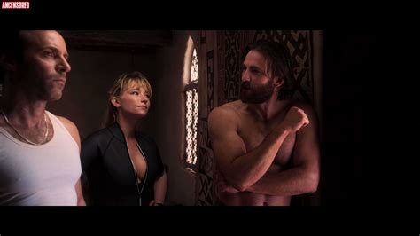 Haley Bennett Nue Dans The Red Sea Diving Resort