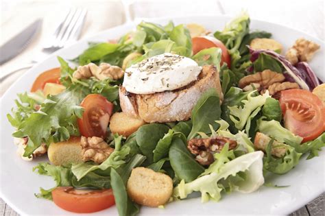 Cómo Hacer Ensalada Con Queso De Cabra Nueces Y Picatostes Recetas Dia