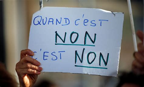 Des Centaines De Manifestants Contre Les Violences Sexuelles