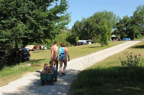 Camping Naturiste Les Lauzons Réservez Dès Maintenant En Ligne