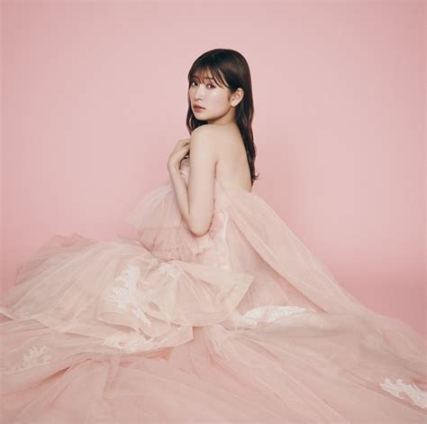 吉田朱里、脱げそうなくらい大胆 背中露出がセクシーなピンクドレス披露！ Rbb Today