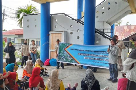 Mahasiswa Unand Lakukan Simulasi Evakuasi Tsunami Untuk Tingkatkan