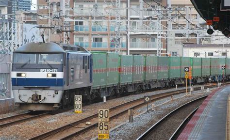 大阪のど真ん中で貨物列車の珍形態 「うめきた」路線の急勾配で補機連結 産経ニュース