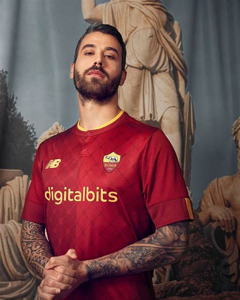 La Nuova Maglia Della Roma 2022 2023 Tutte Le Novità Di New Balance
