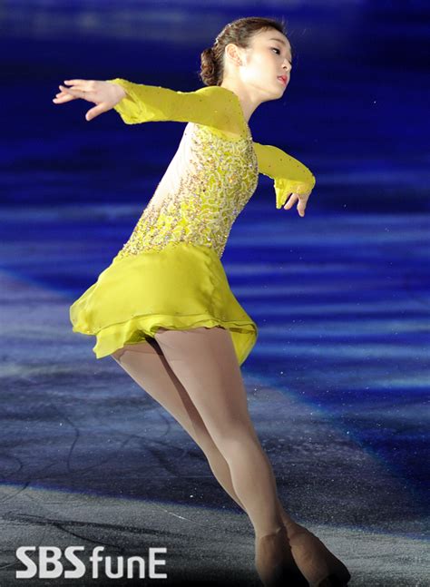 [e포토]김연아 3개월만에 다시보는 어릿광대를 보내주오 Sbs연예뉴스 피겨 스케이팅 무도회복 아름다운 소녀들