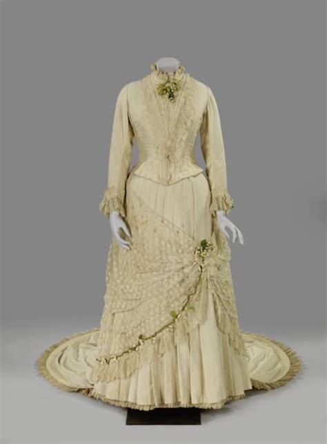 Ladies Fashion Late Victorian Robe De Mariee Belle Robe Robe