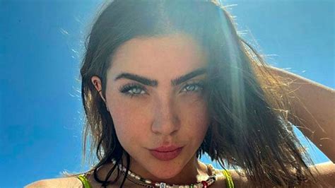 Em Vídeo Jade Picon Dança De Biquíni Na Praia E Arrasa