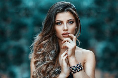 Margherita Sicignano Blue Eyes Bokeh Eyeshadow Women Long Hair