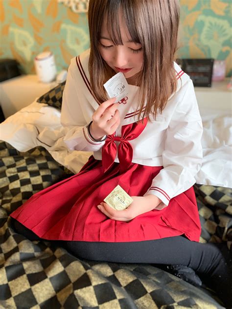 【画像】ネットに咥えゴムの画像上げてる素人の女の子達w ぽにーてーる速報