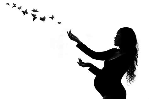 Top 9 Creative Maternity Photoshoot Ideas In 2024 To Record The Memory