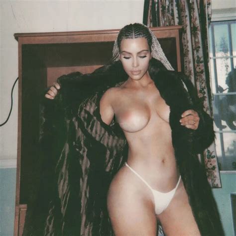 Kim Kardashian Rompió Internet Las Impactantes Fotos En Topless De Las