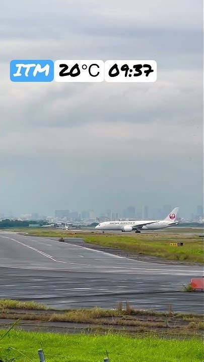 Boeing787 Dreamliner Jal Heading To The Tarmac Osaka International