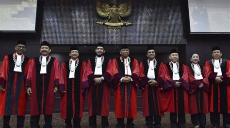 Putuskan Aturan Baru Batas Usia Capres Cawapres Berapa Gaji Hakim Mk
