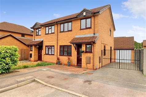 Dexter Close Barton Hills Luton Bedfordshire Lu3 4dy 3 Bed Semi