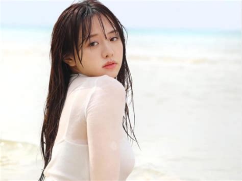元テレ東アナ・森香澄、ファン待望のグラビア挑戦！ びしょ濡れボディ披露に「これを待ってたんだよ」「濡れてるのエロッ！」 Antenna[アンテナ]
