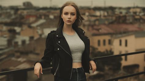 Grey Tops Women Standing Looking At Viewer Women Outdoors Depth Of