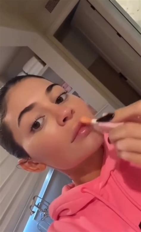 Kardashian Fans Are Stunned By Kylie Jenners Real Skin Texture Without