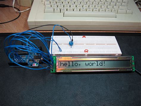 using the hitachi lm038 lcd with the arduino