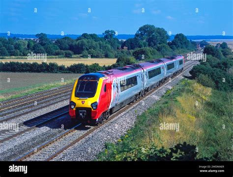 Virgin voyager class 220 hi-res stock photography and images - Alamy