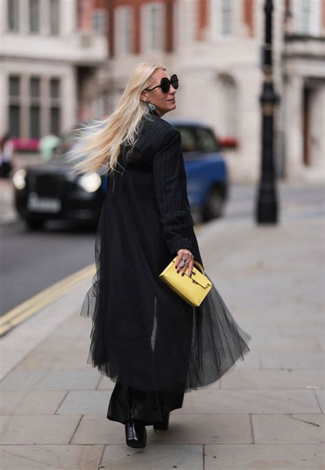 16 Yellow Outfits to Make Your Wardrobe a Little Brighter