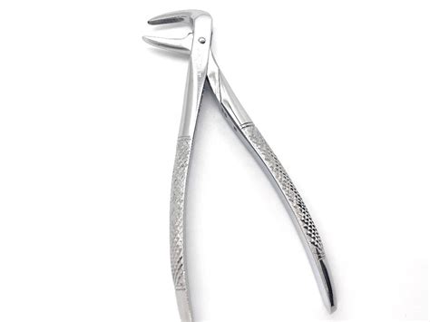 Extraction Forceps 74N (Serrated) - Merit Surgical