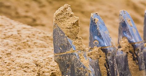 Image result for Teeth Bucket vs Smooth Bucket