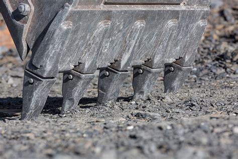 Image result for Teeth Bucket vs Smooth Bucket