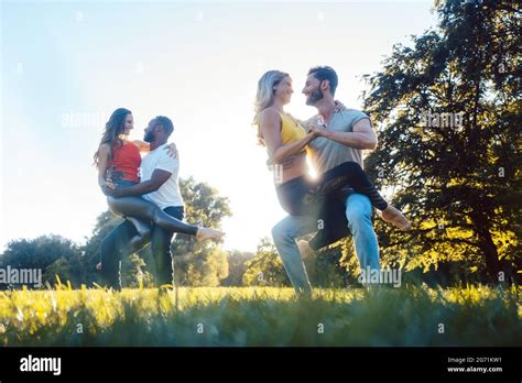 Couples dancing hi-res stock photography and images - Alamy