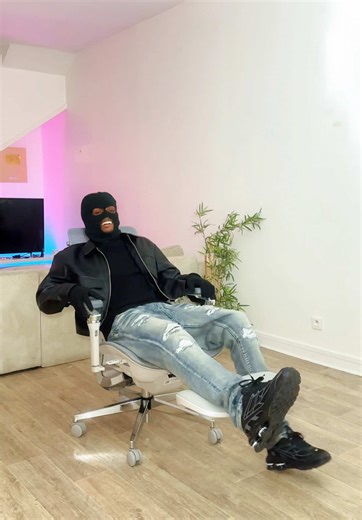 Le voleur a failli emporter ma chaise Hbada X7 ! C’est normal la chaise est incroyable ! 🎁 En tout cas, pour Noël, profitez des offres sur la Hbada et économisez jusqu'à 265€ ! #HbadaX7 #Hbada #ergonomicChair #officeChair #HistoireIncroyable