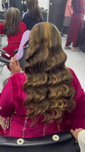 Easy Beach Waves Hair Tutorial for a Sleek Look