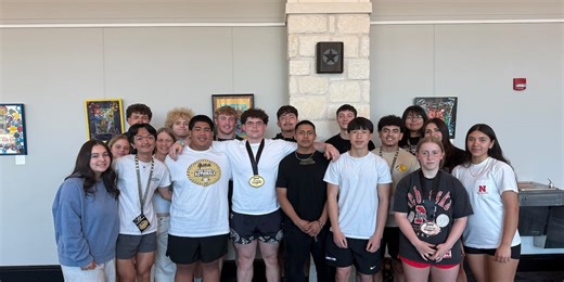 Grand Island powerlifting program finishes runner-up at nationals, crowns first champion