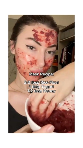 DIY Exfoliating Glow Mask at Home ✨