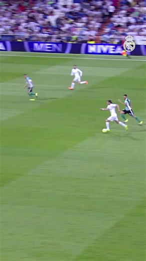 🎁 Please enjoy this Gareth Bale GOLAZO vs Betis! 🚀 ¿Recuerdas este GOLAZO de Gareth Bale contra el Betis? | Real Madrid C.F.