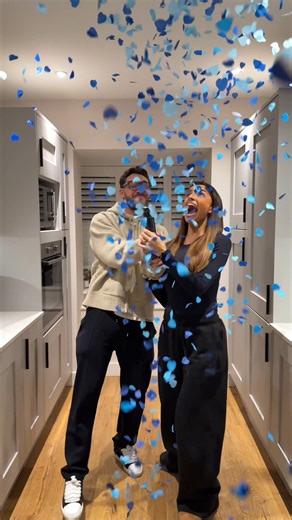 Window To The Womb on Instagram: "Boy or Girl?👶 Come along with Kiara to a Gender scan at our Southampton clinic. Congratulations and thank you for letting us be a part of your journey!❤ Our gender scans are available from 15 weeks and we have lots of exciting gender reveal items, including our heartbeat bear, cannons and gender lights in the room 🌈 Stock is clinic dependent – reach out to your local clinic for more info. #windowtothewomb #genderscan #wttw #babyscanclinic #babygender #Heartbea