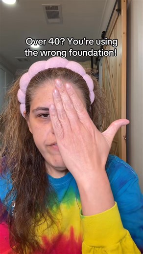 Some days you want that natural look. Other days may call for covering up everything. Our mature skin-friendly Light & Full Coverage Kit includes two weightless foundations to customize and enhance your skin. What's inside... 🌟 Baked Balance-n-Brighten Color Correcting Foundation for a soft, natural look ❤️ Double Take Baked Foundation for a full-coverage, matte finish 👍 Each dermatologist-approved and safe for sensitive skin! | Laura Geller Beauty