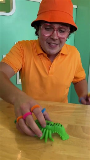 🎨 Learn Colors the FUN Way! #shorts #educationalforkids