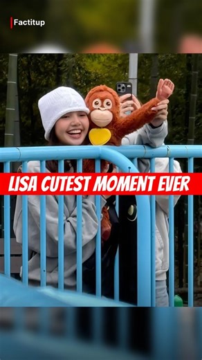 BLACKPINK Lisa Meets Viral Monkey Punch in Japan 🐒| Lisa Cute Moment #blackpink #bts #kpop #shorts