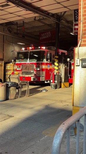 FDNY Engine 276 and Ladder 156 responding to an Odor of Smoke in the area? #brooklyn #fdny #fdnyengine276 #fdnyladder156 #firefighters