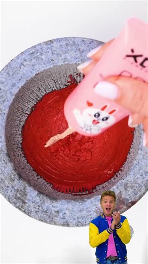 Lipstick Magic! 💖 Transforming Lipstick into a Face Mask! 🎨✨ #DIY #BeautyHack