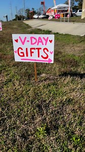 🚨Local Spring Hill people!🚨 Come out and see what we got! In front of My Nanny’s Restaurant🩷🙌🏼🎀🌹🍞🍪 | The Painted Porches