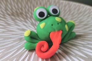 Grenouille en pâte à modeler
