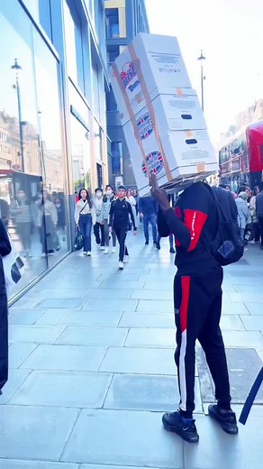 Falling box prank 😂😂😂that’s crazy #fyp #foryou #foryoupage #viral #prank #funny #funnyvideos #comedу