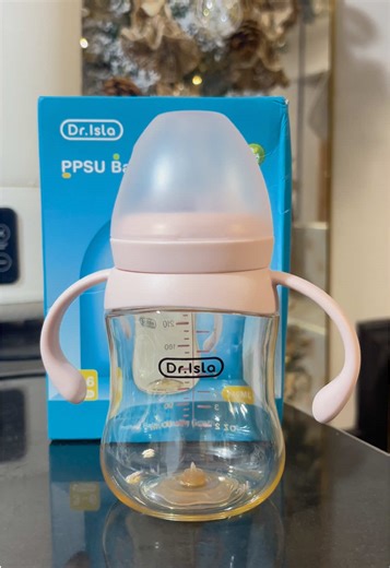 Nurturing The Future by using PPSU Baby Bottle from Dr Isla Good thing about this product the bottle changes color when the temperature reaches 45 degree celsius, alerting us parents to avoid burns. I’m really excited to use this for my baby girl 😍 #DrIslaPPSUbabybottle #DrIslababyproduct #feedingbottleforbaby #PPSUbabybottle #fypppppp