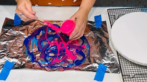 Easy tin for dip for beginners and all, acrylic fluid home wall decor. Enjoy ☺️ | Acrylic art by Gilly Kube