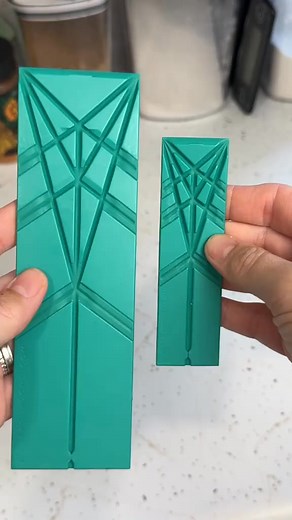 Meet the game-changer of kitchen measuring spoons! 🥄 These folding measuring spoons save drawer space, stick to your fridge, and scoop with ease. Perfect for every home chef who wants quick, accurate measuring without clutter.⚡🔥 | Dr. Sebastian Fernandez-Bussy